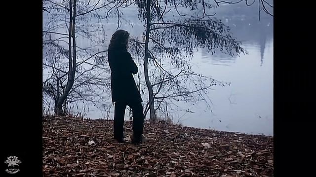 За твоей дверью. Песня