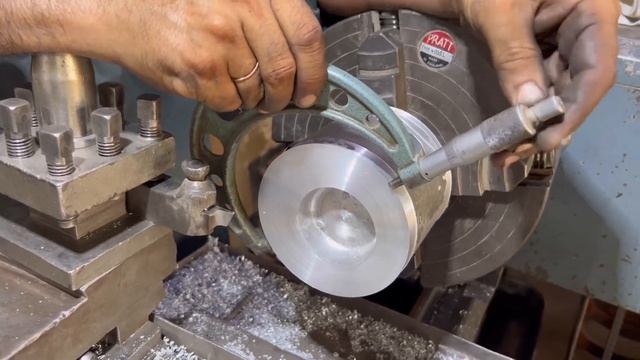 Процесс изготовления поршней грузовых двигателей.