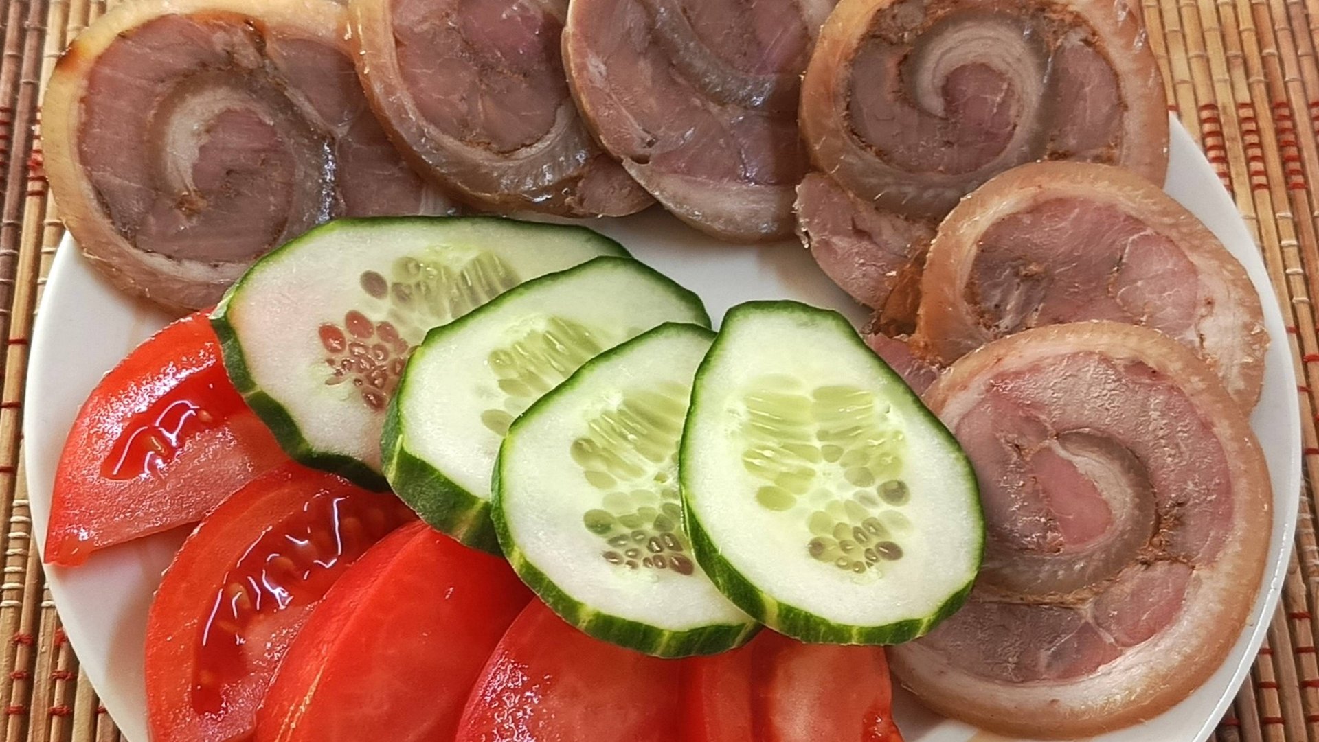 РУЛЕТ ИЗ СВИНОЙ РУЛЬКИ