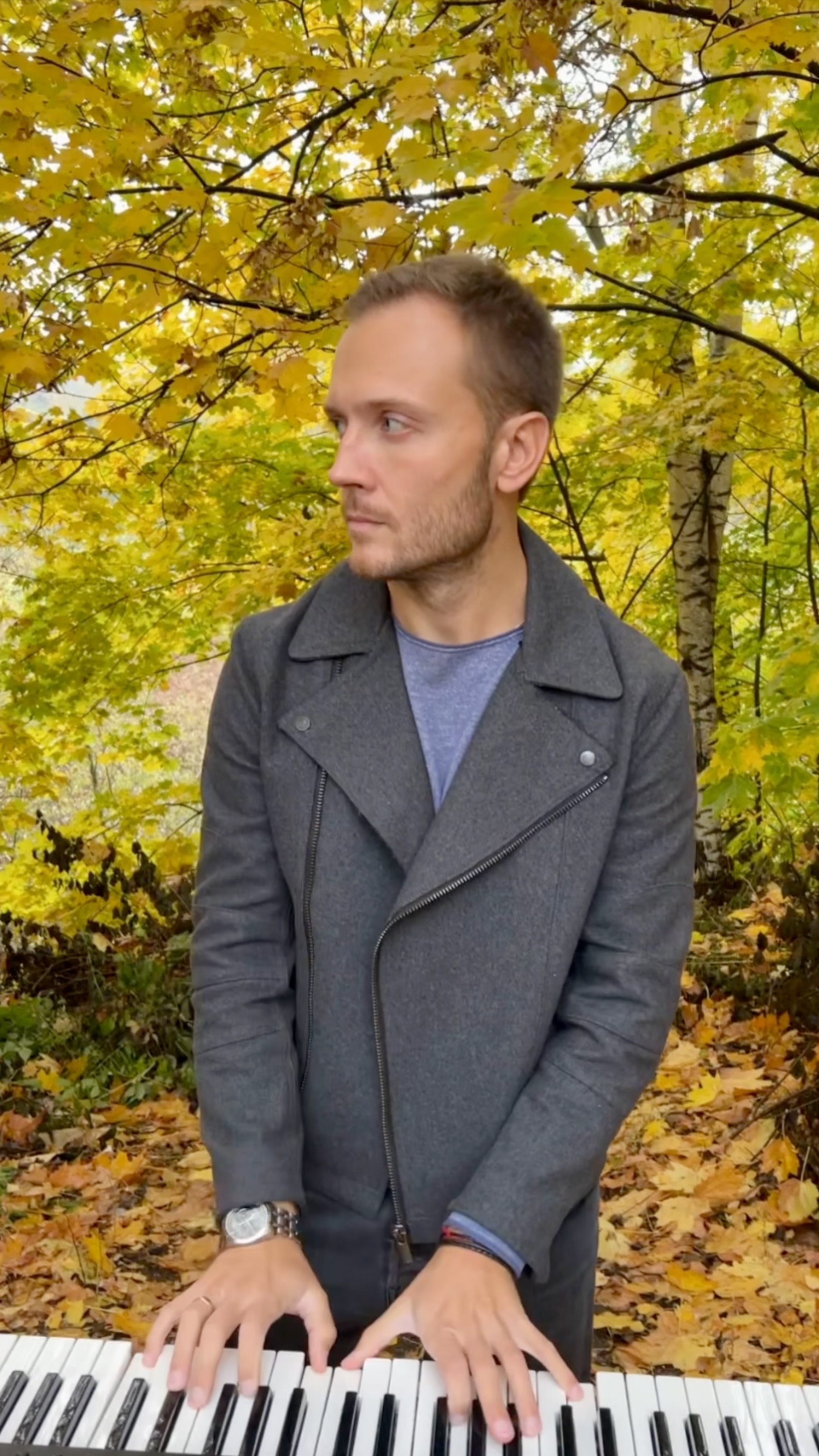 Есть в осени первоначальной короткая, но дивная пора...