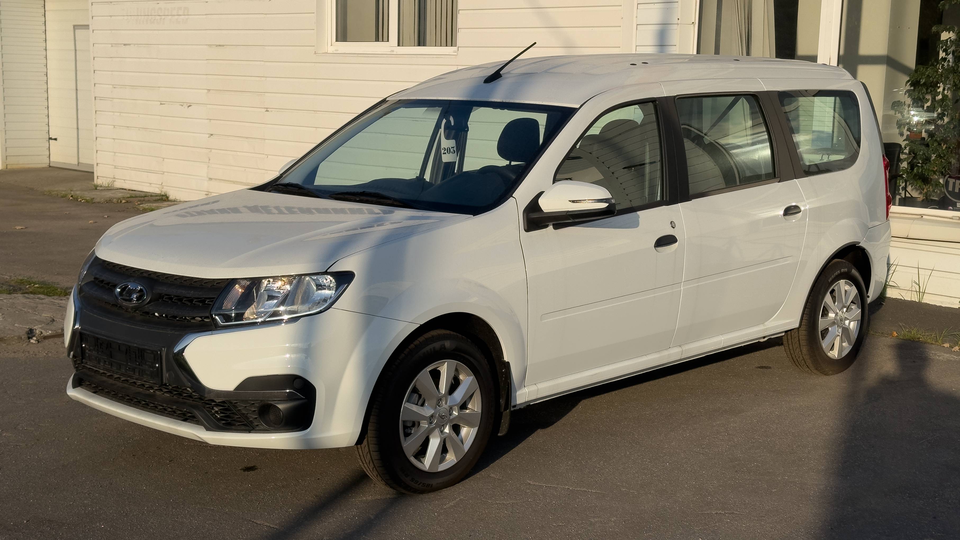 Lada Largus zip4220 - Вы можете купить в автосалоне АВРОРА Санкт-Петербург