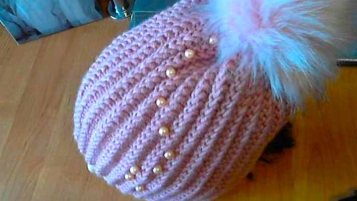 Объемные рельефные дорожки-цепочки. Красивый узор для шапки спицами. Связана укороченными рядами.