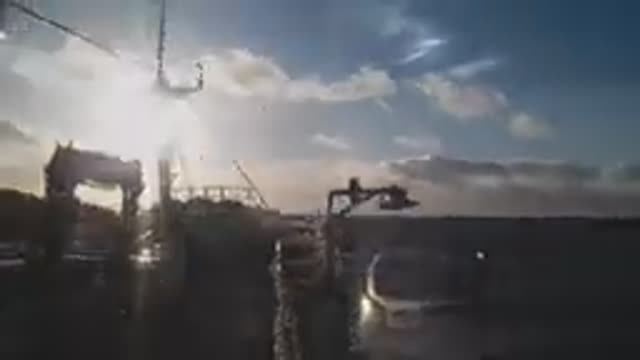 ПО БУШУЮЩИМ ВОЛНАМ