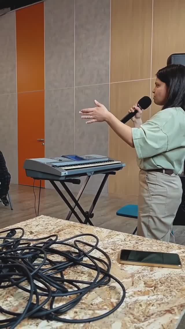 МК по вокалу в церкви. Девушка, которая вдохновляет и покоряет своим талантом и любовью к людям и к