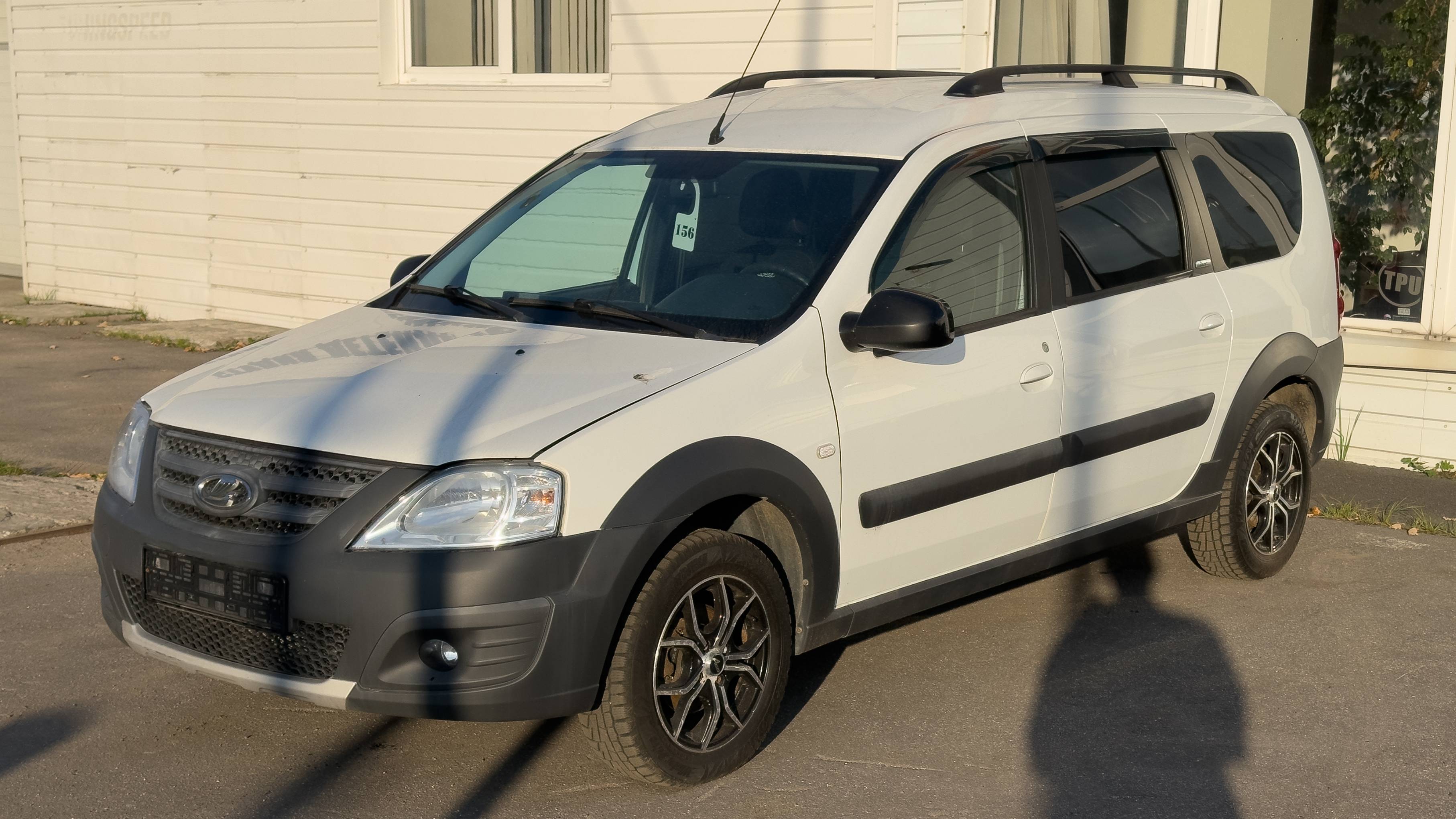 Lada Largus Cross zip4831 - Вы можете купить в автосалоне АВРОРА Санкт-Петербург