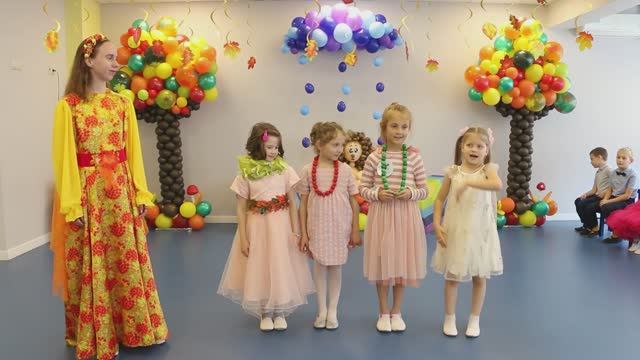 🍂 Сценка «Осенняя мода» в детском саду — Модный показ для малышей!