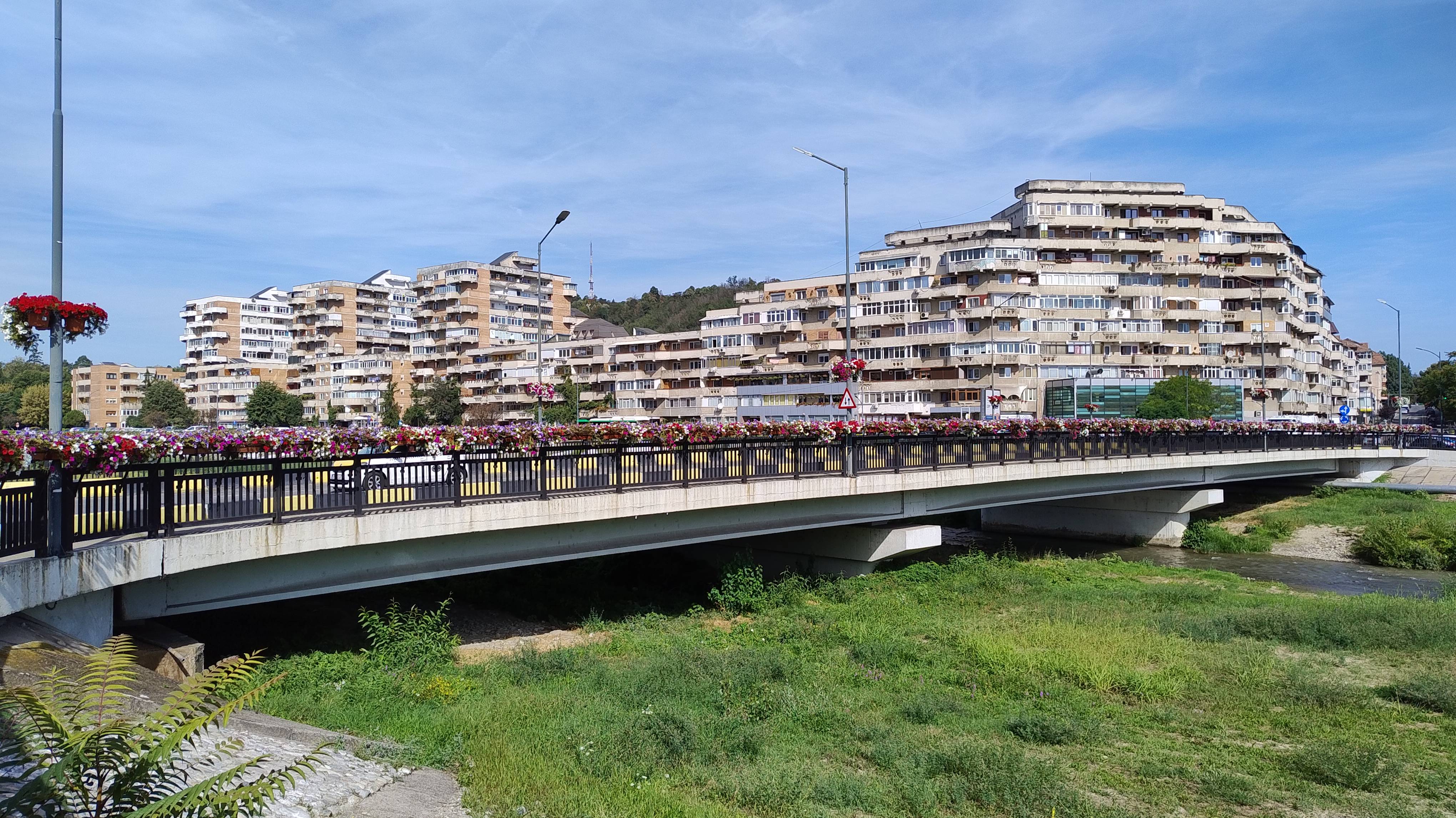 ПО ПЪТИЩАТА НА РУМЪНИЯ /част 63/. Ръмнику Вълча, окръг Вълча