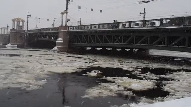 Декабрь. Первый лед на Неве