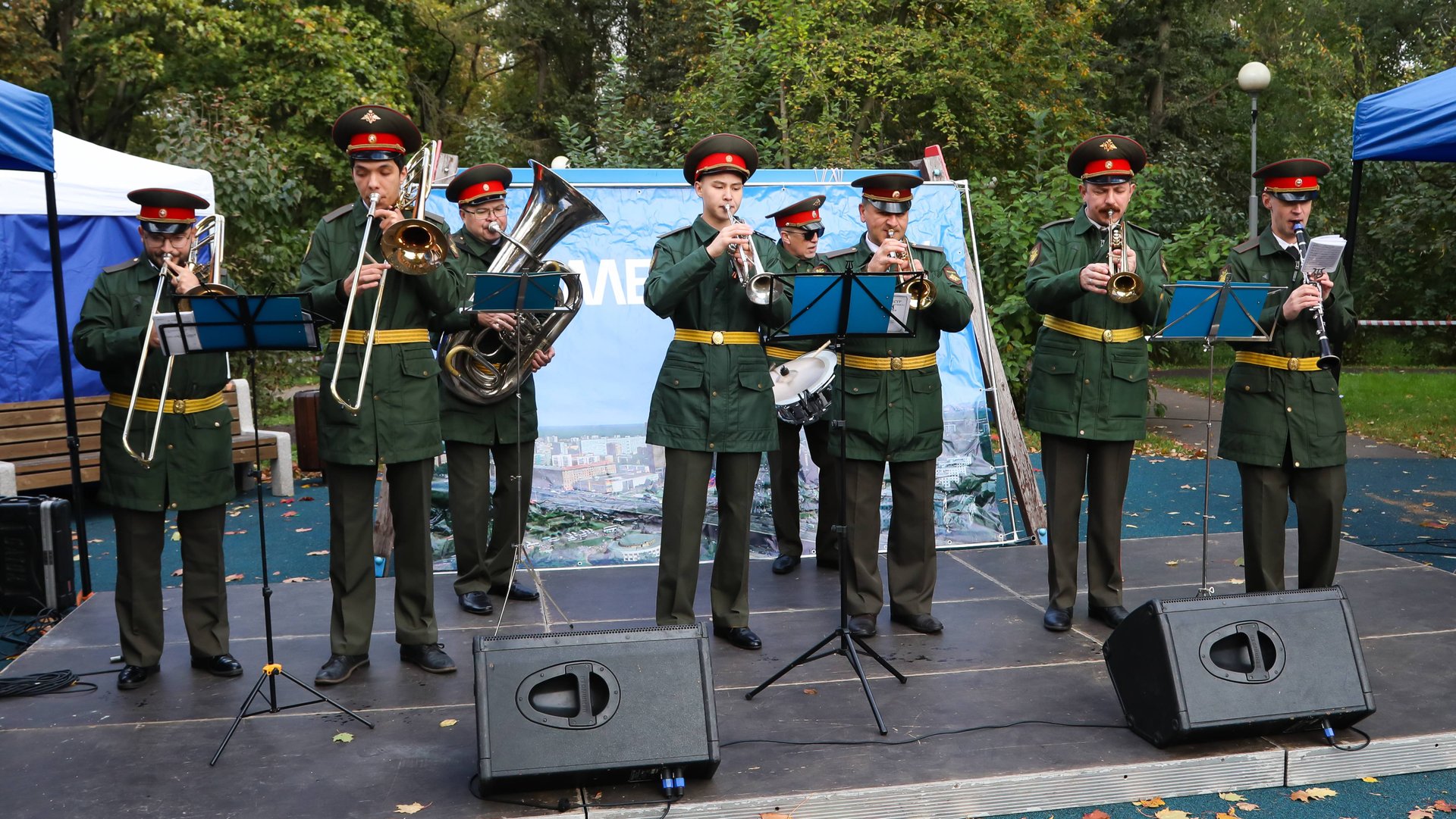 марш-песня "Пора в путь дорогу" из фильма "Небесный тихоход" - военный оркестр г. Москва