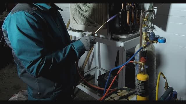 Замена компрессора на полупромышленной сплит-системе.