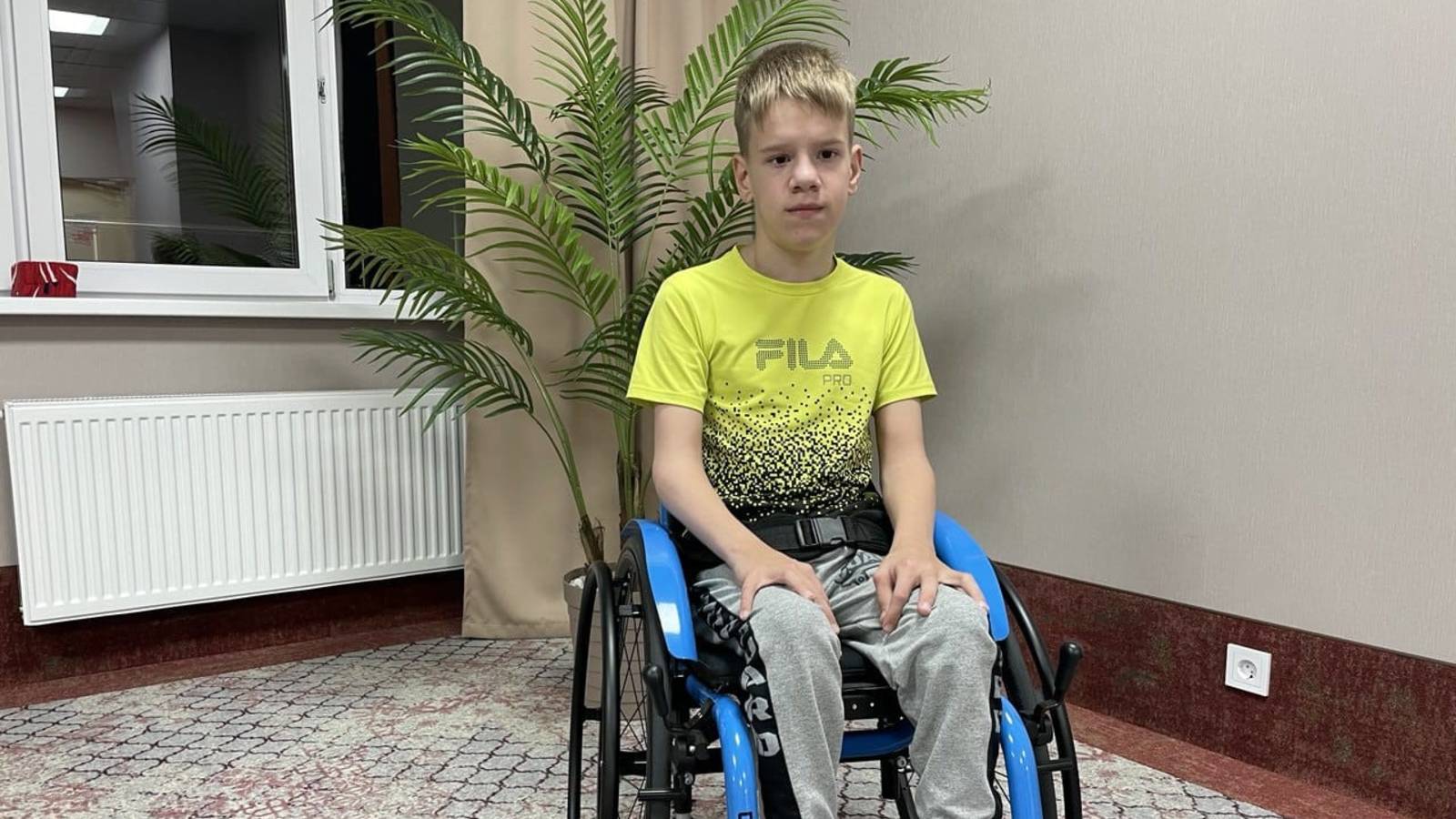 Рома получил коляску активного типа