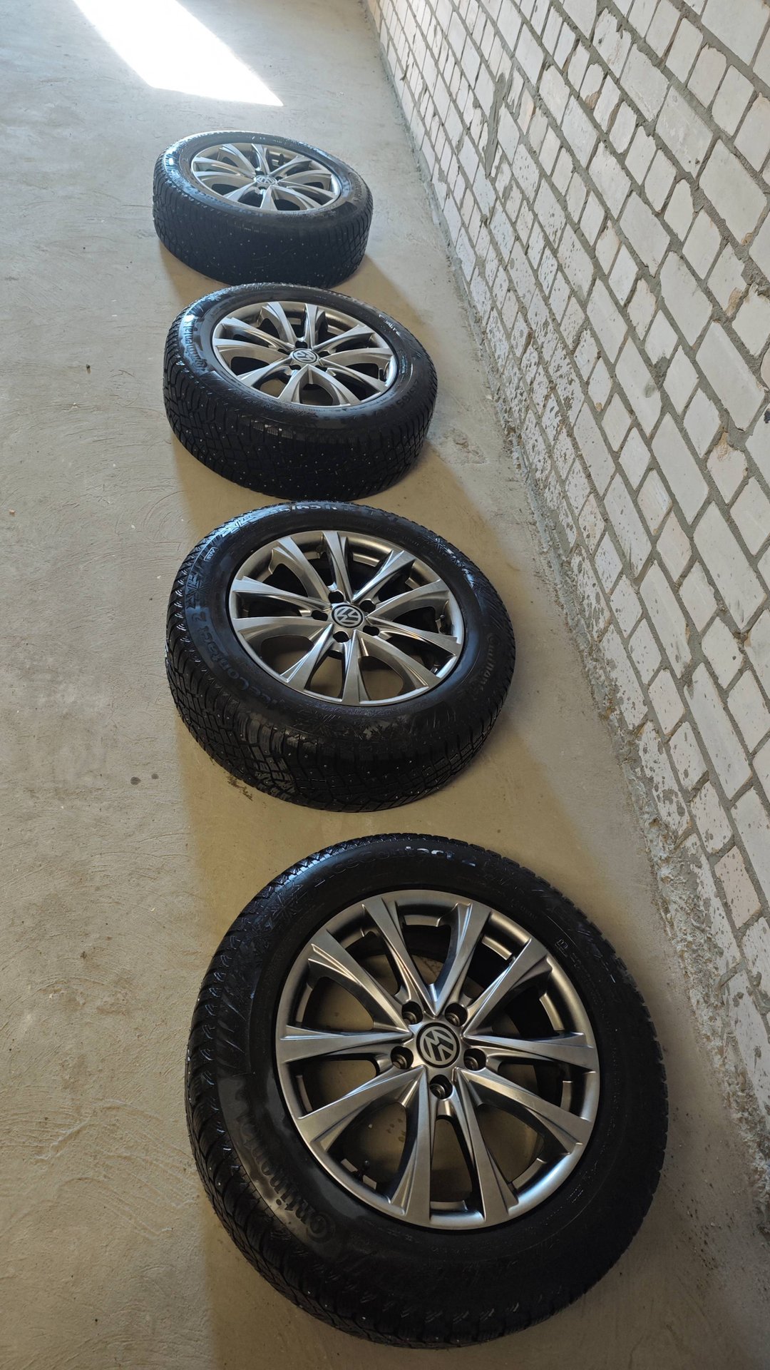Шины Continental Icecontact 2 - 215/65 R17 TXL с оригинальными дисками Volkswagen