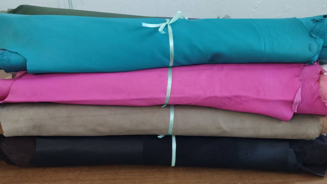 Коробка № АА2077   Велюр из кожи МРС целые шкуры