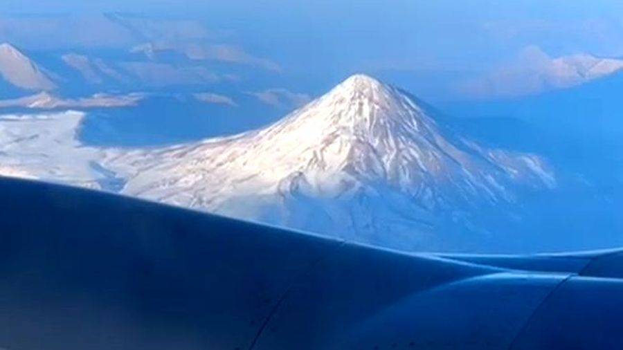 Демавенд с самолета и стоя на вершине
