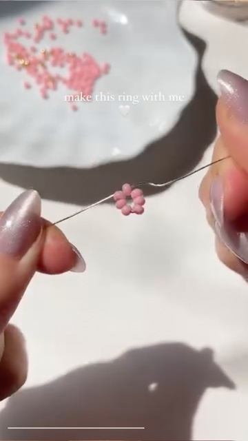 Кольцо из бисера цветочек.