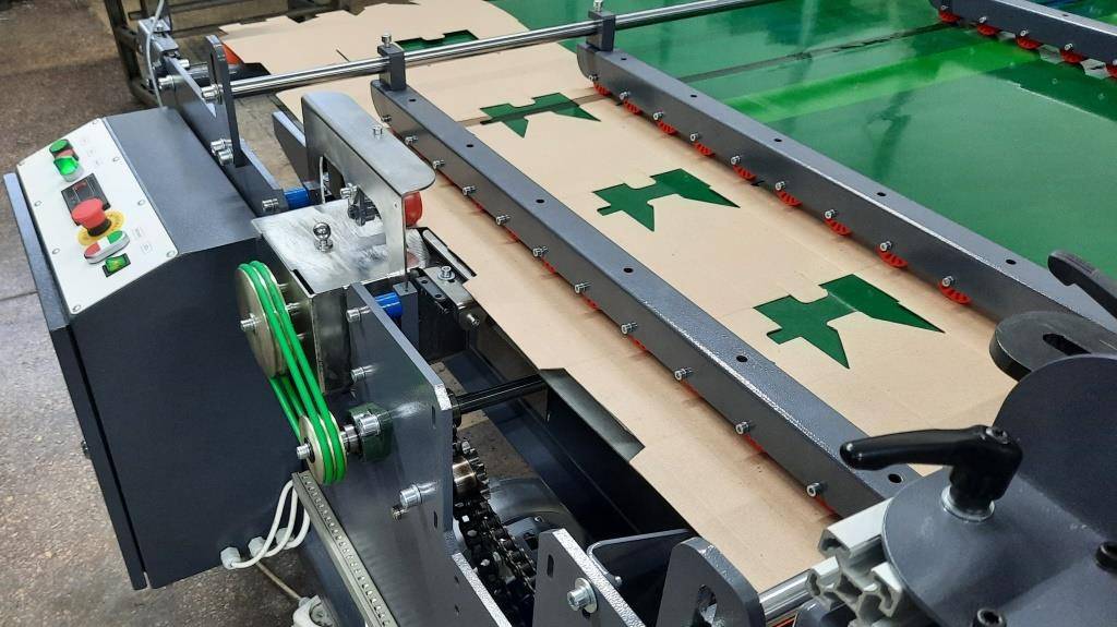 ЛСК-1600В - полуавтомат склейки