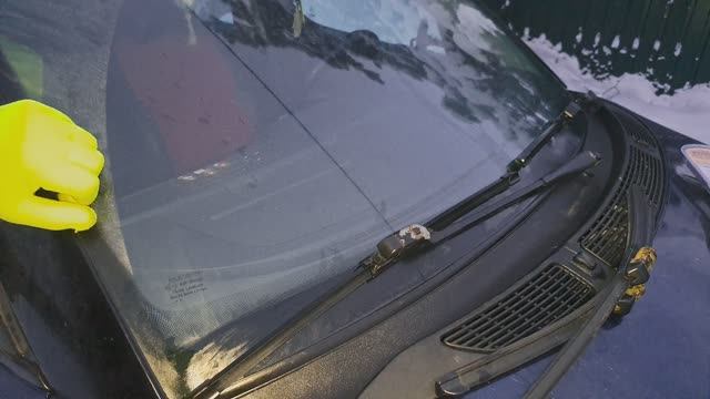 замена передних дворников Шкода