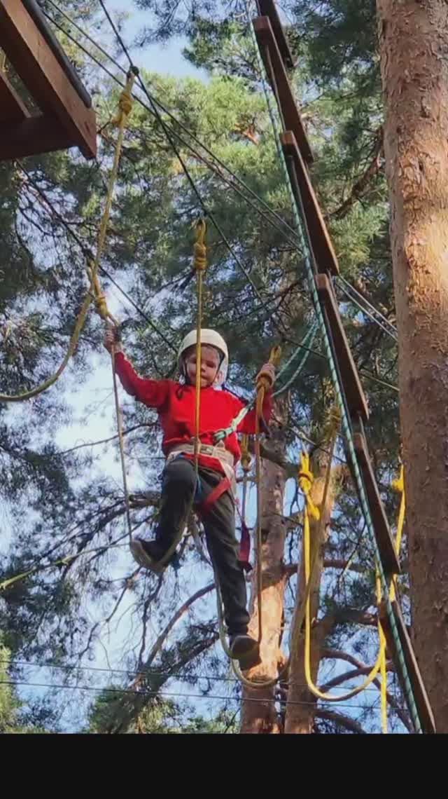 Елисей в веровочном парке преодолевает страхи