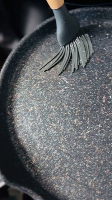 KUKMARA представляет обновленную коллекцию блинных сковород "Granit Ultra Induction".