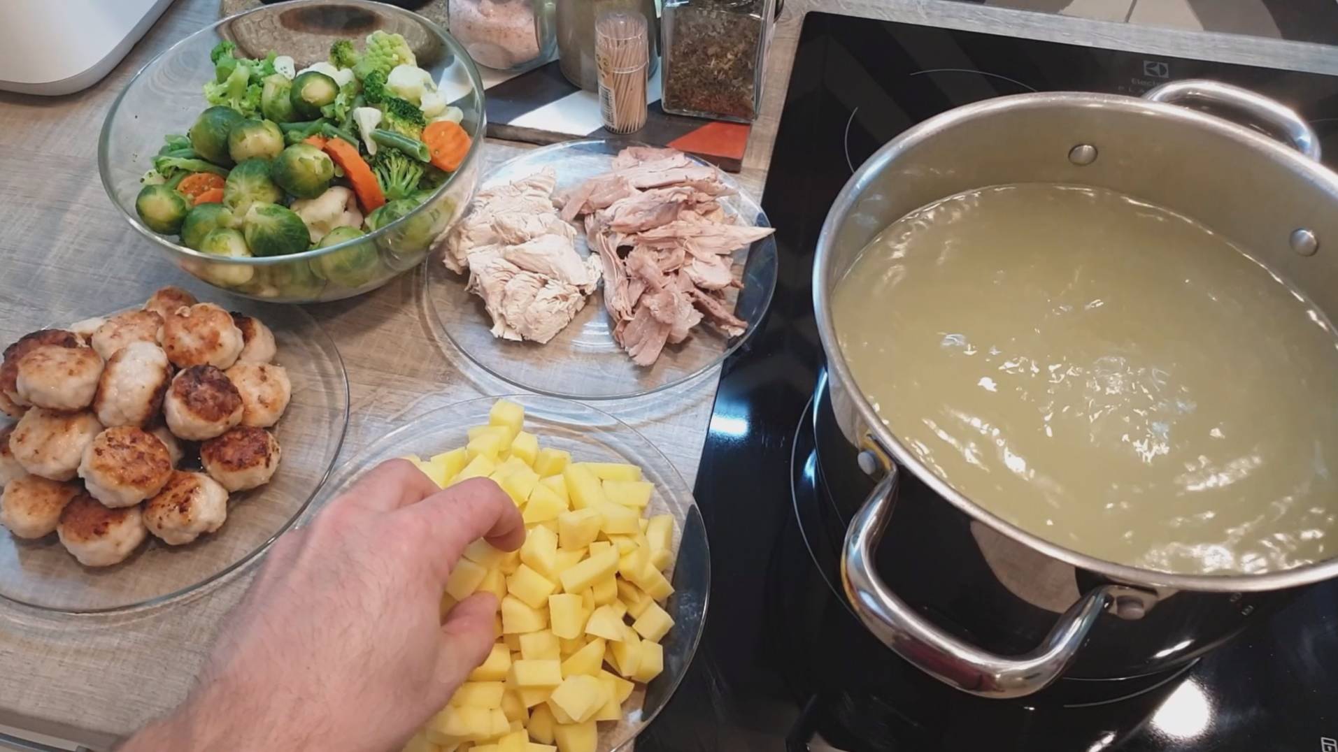 Готовлю суп, шарлотку, запеканку