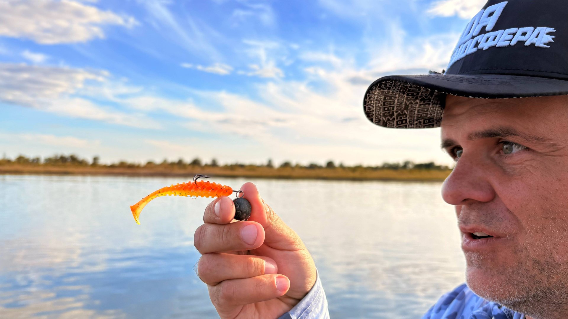 ОНА ВСЕГДА ЛОВИТ Рыбалка в Астрахани на спиннинг река Енотаевка осенью