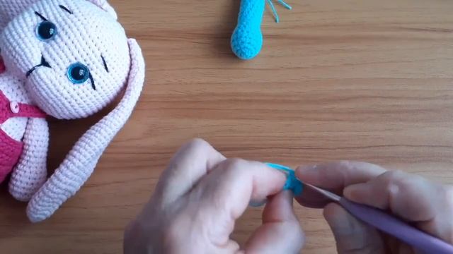 Заинька крючком  ч.1 лапки , ушки.