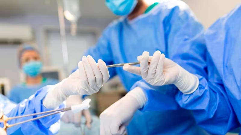 ВЫЗВАЛИ  ВРАЧА,
СДЕЛАЛИ ОПЕРАЦИЮ!