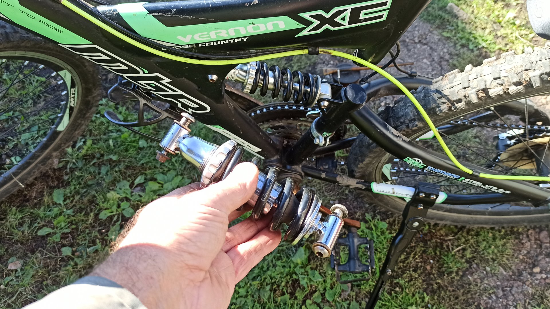 Развалился амортизатор на велосипеде, пытаюсь починить