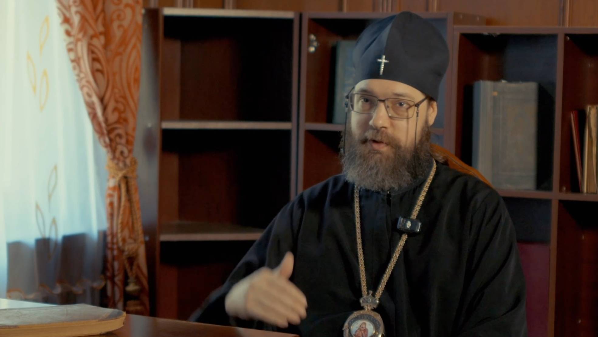 Архиепископ Савва: Хотел бы играть на музыкальных инструментах