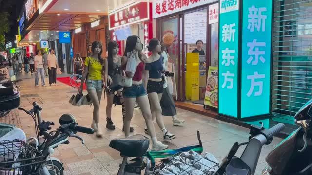 Девушки Гуанчжоу (Китай)