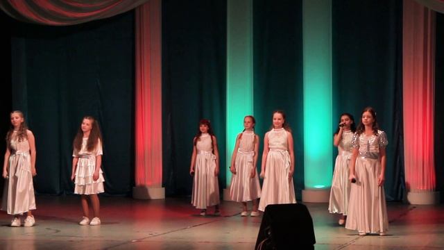 "Папа", Исполняет: Образцовый ансамбль эстрадной песни "ВИТАМИНЫ", 12 лет