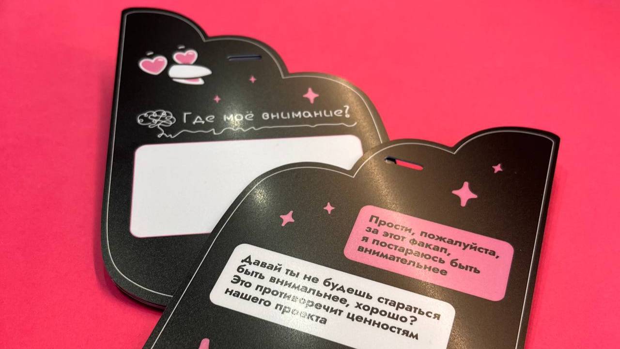 Изготовление пластиковых бейджей на заказ с нестандартной вырубкой