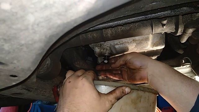 #002(4) замена фильтра(масла) в двигателе VW Touareg (BAC)