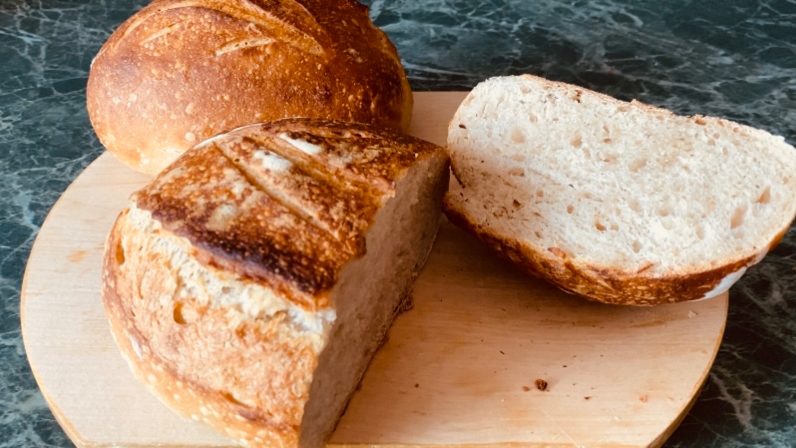 Хлеб без замеса на пшеничной закваске,  с тонкой хрустящей корочкой