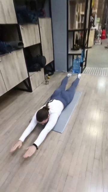 Лодочка с имитацией вертикальной тяги