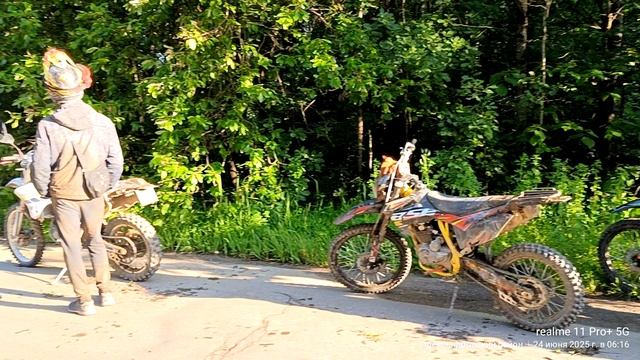 Утро - сын с друзьями нашёлся после ночных блужданий.