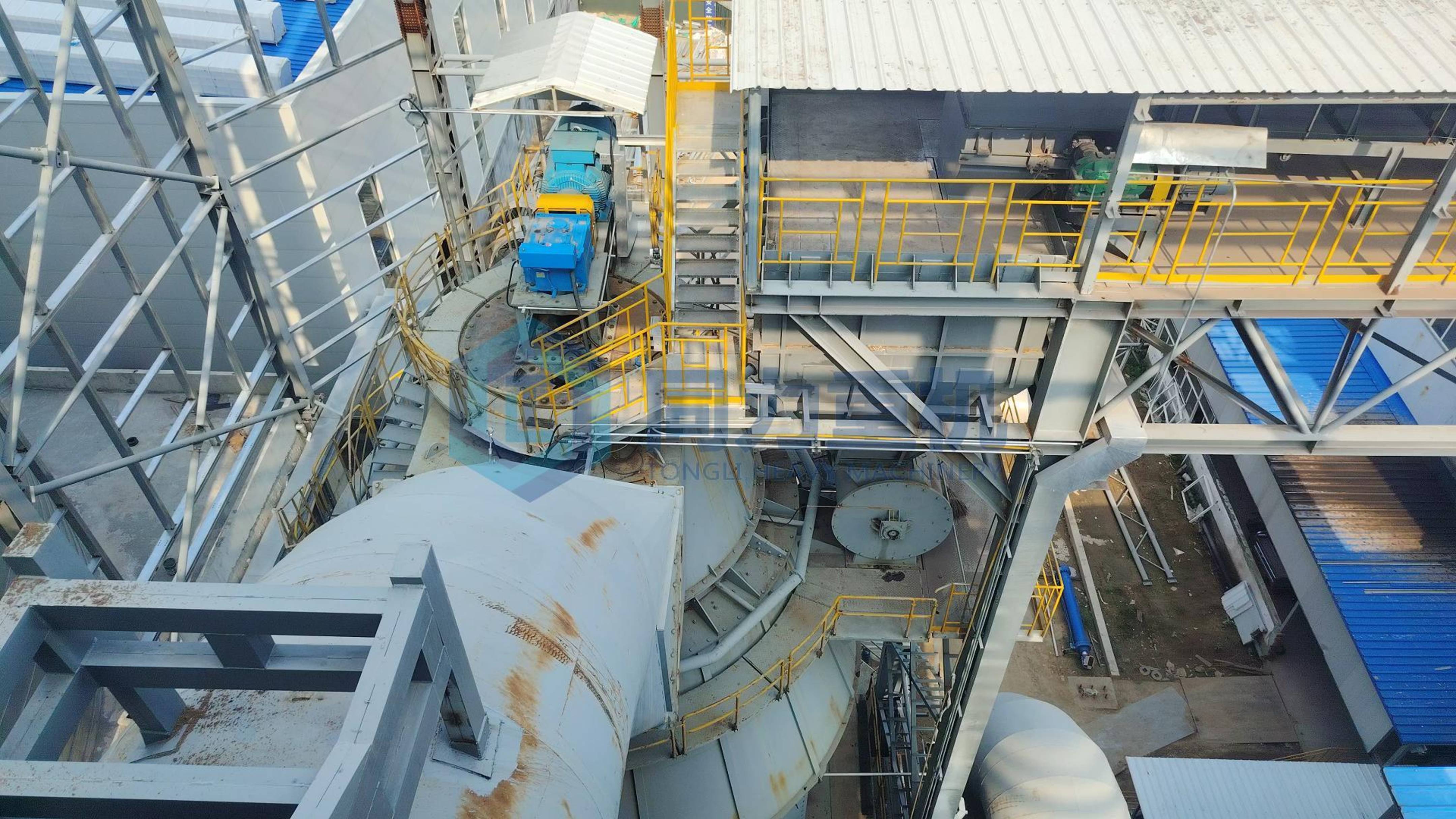 Вертикальная валковая мельница с редуктором и двигателем Классификация порошка 300–500 м²/кг Компоне