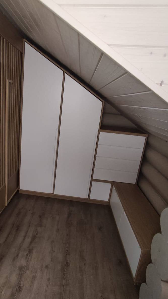 Серия мебели в гостиную на заказ "Розел" включает в себя - шкаф, письменный стол и стенку