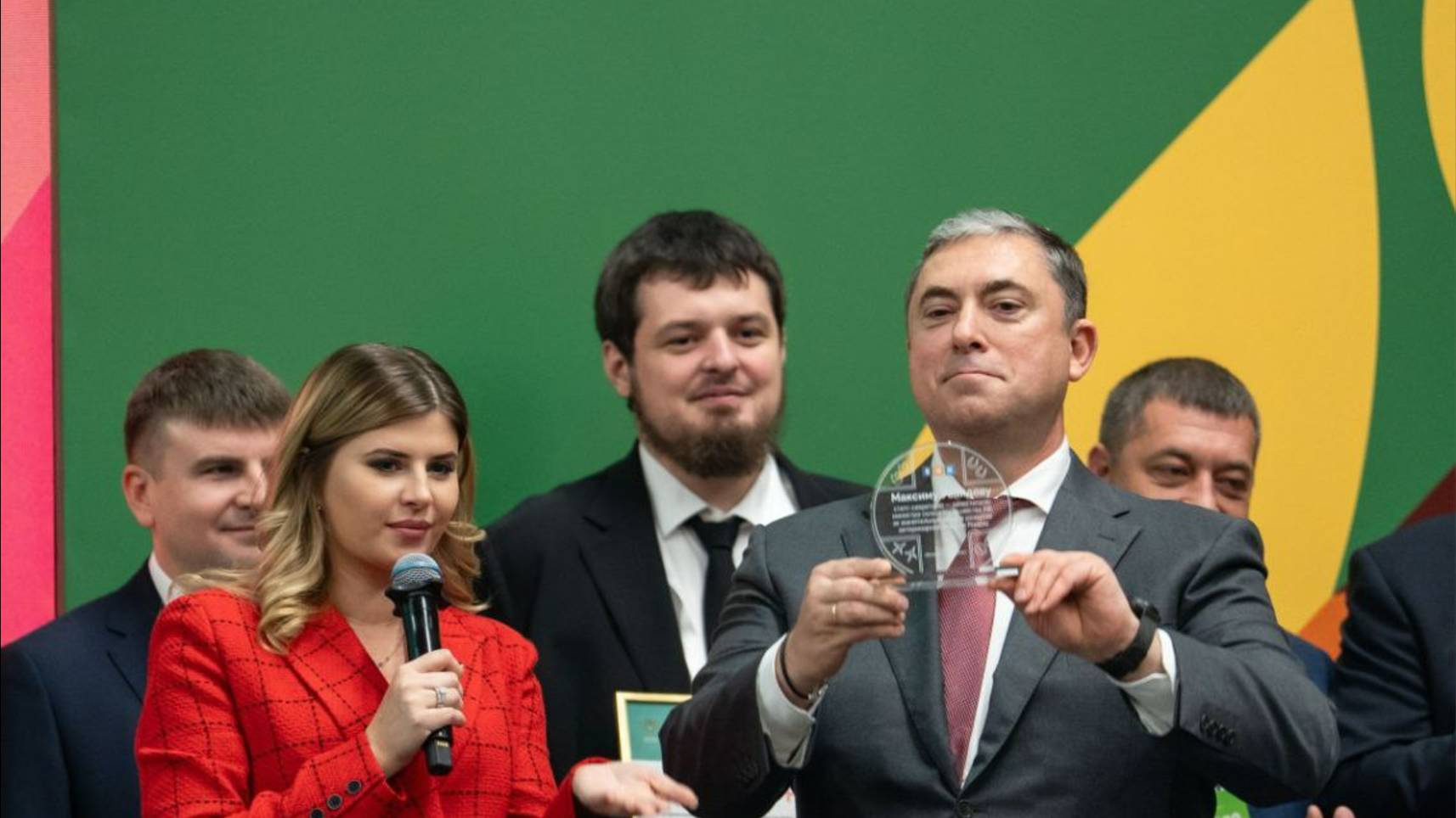 «ВиЖ» отметил вклад Максима Увайдова в развитие ветеринарной отрасли России