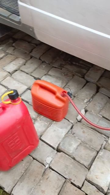 Бензин на АЗС в тару не продают, есть выход, покупайте газель или уаз.