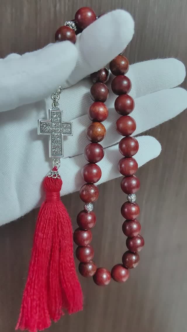 Четки из красного дерева с крестом