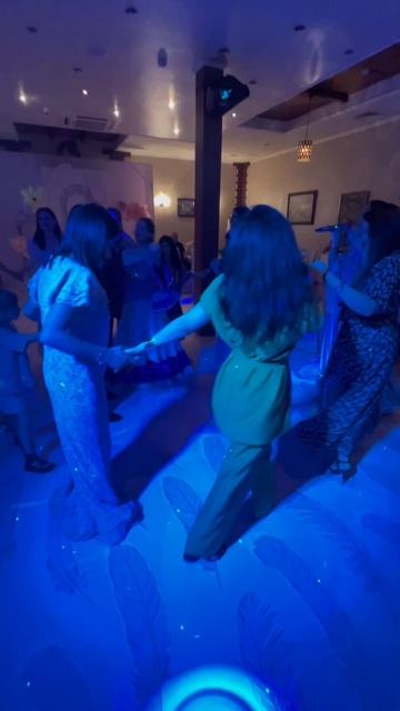 Цыгане на армянских Крестинах: 1 годик малышке