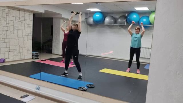 30_30_30_ПОЛУЧИТЕ_КРАСИВЕЙШИЕ_РУКИ_гантели_3_4_кг_ПРЕСС_100_