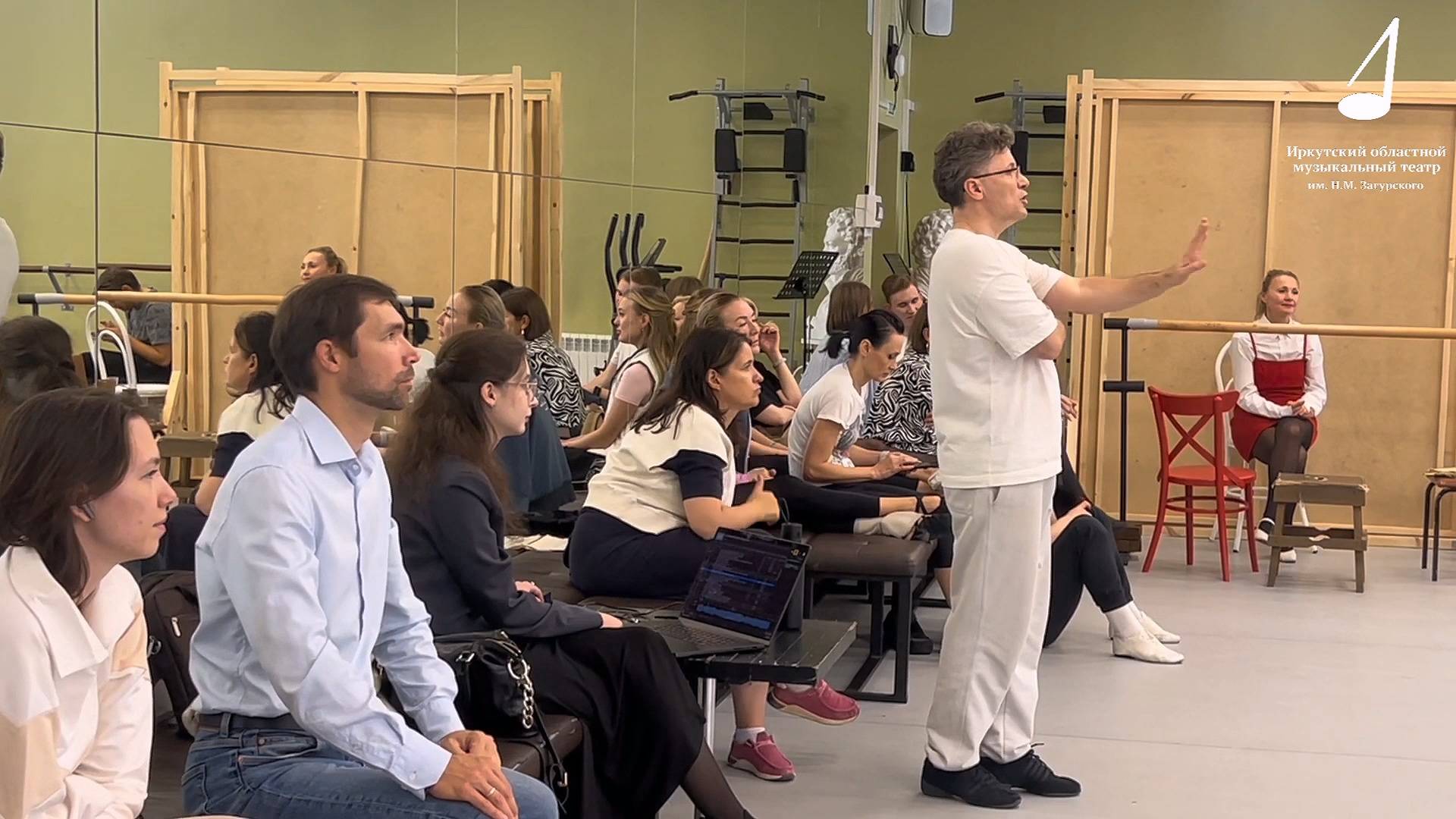 На репетициях музыкальной комедии «Служебный роман»