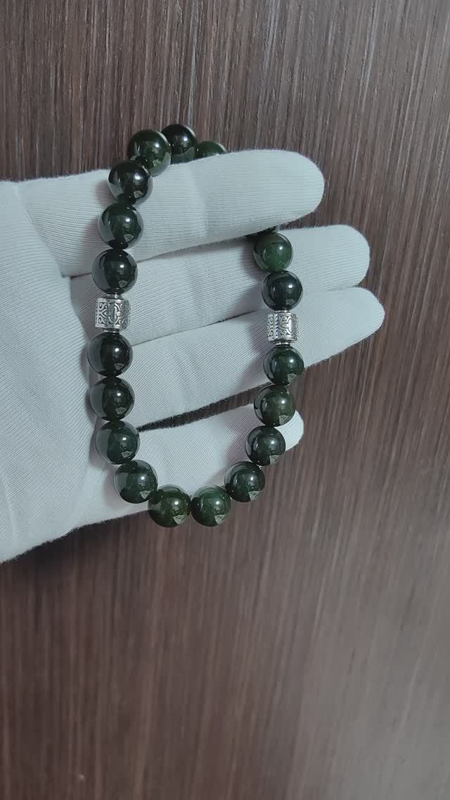 Браслет из нефрита и серебра