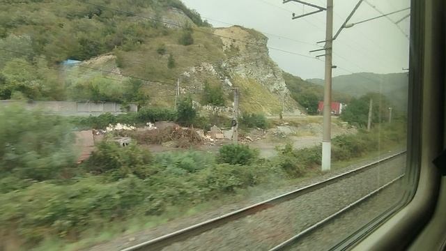 Горный участок Туапсе - Кривенковская из окна вагона.