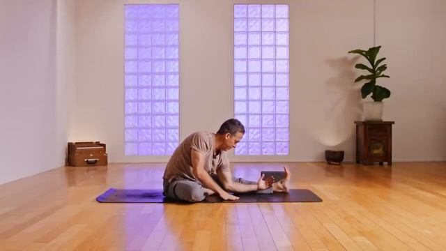 Travis Eliot - Yin Yoga For Back & Hips