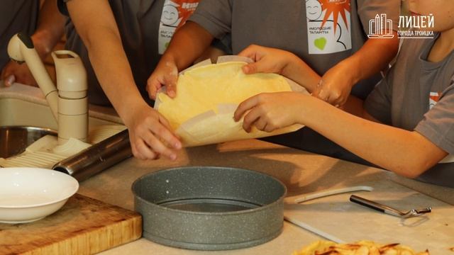 На кухне с директором. Выпуск 14. Яблочный пирог и КВН.