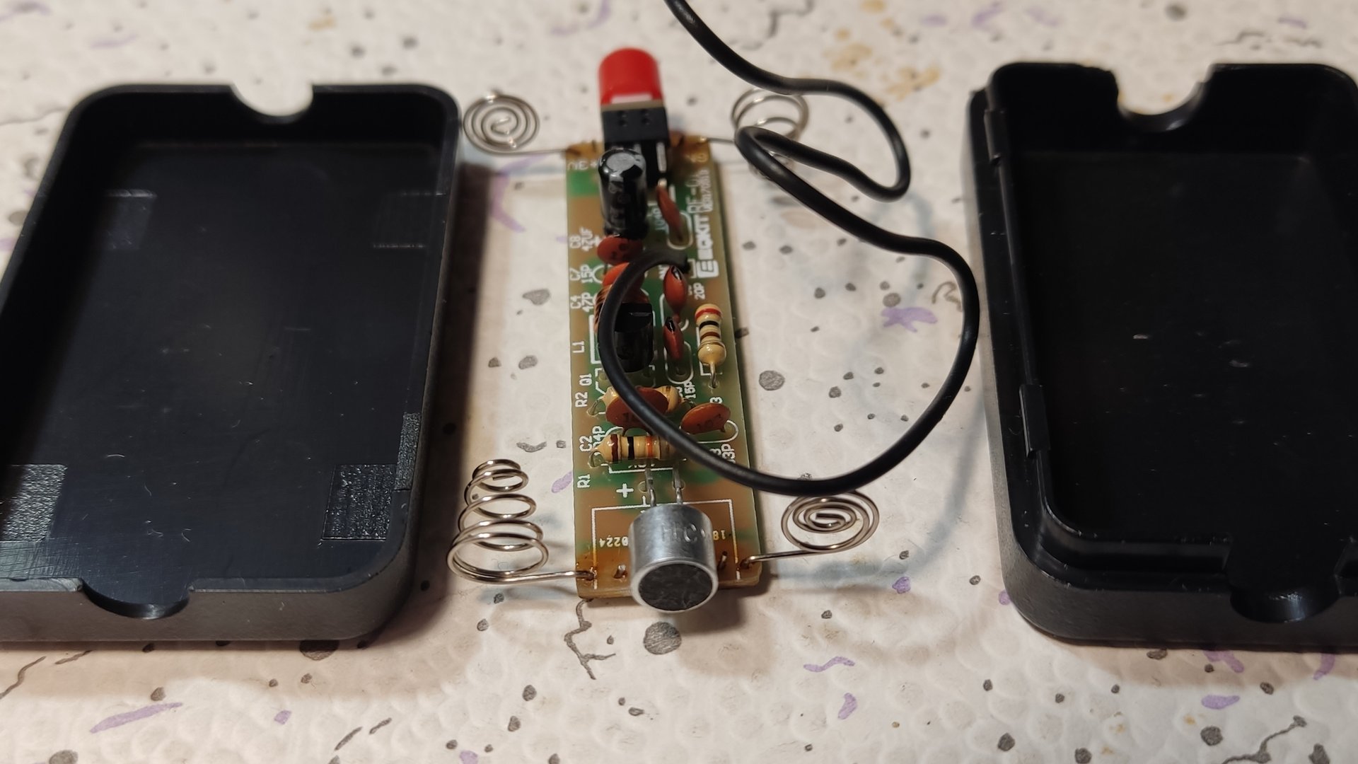 Простой  FM радиомикрофон для начинающих.