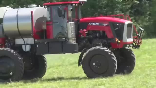 Самоходные опрыскиватели APACHE AS1250 & AS1250XP - видеообзор